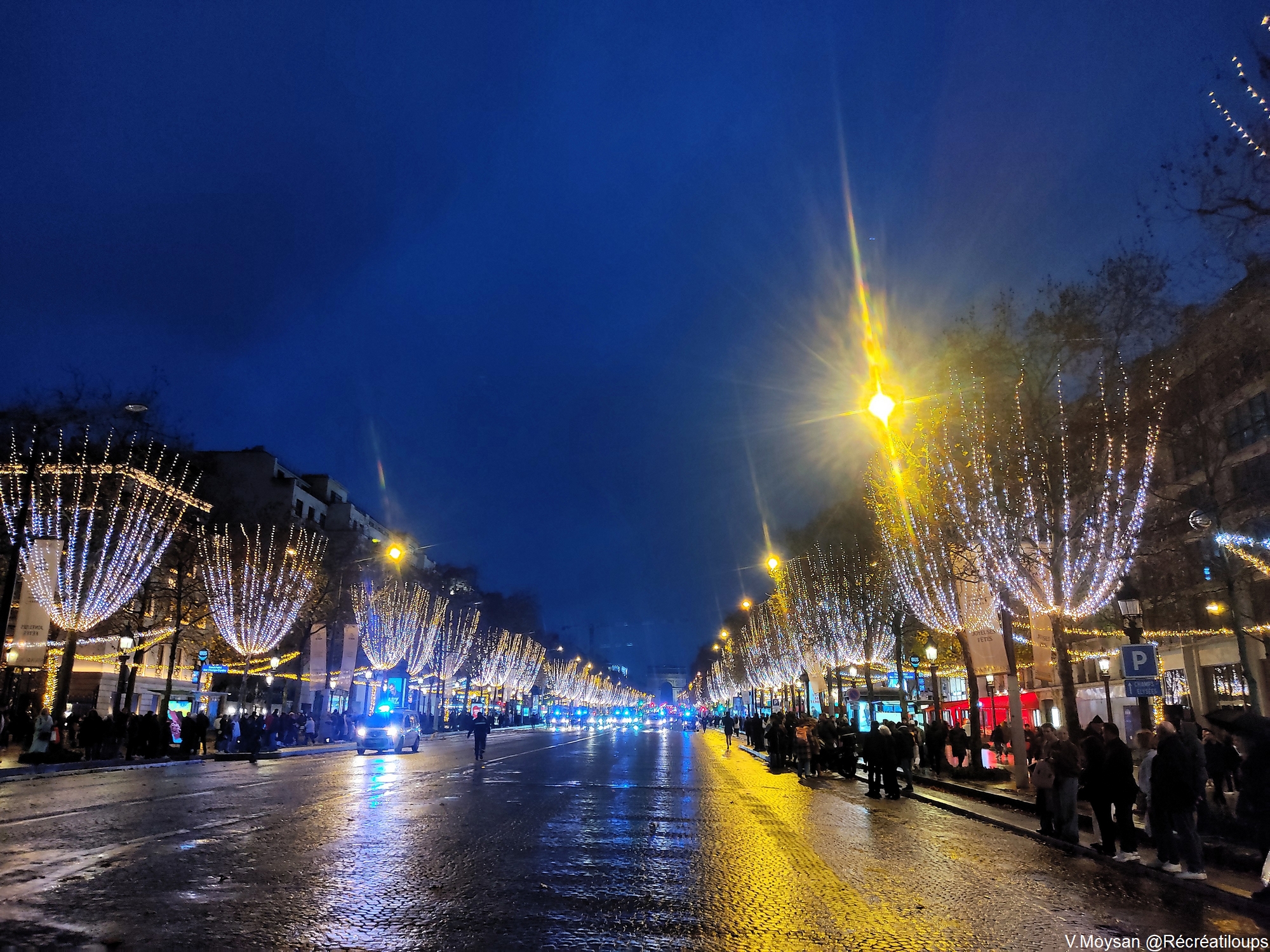 Feu d'artifice du Nouvel An sur les Champs Elysées - Récréatiloups Île ...
